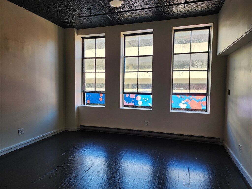 211-213-213 Worthington St Unit 2R, Springfield, MA 01103 - Room for ...