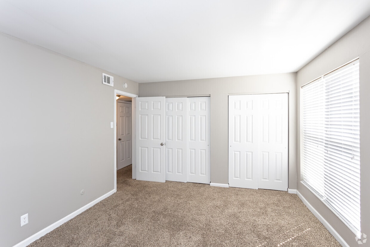 Arlington Apartments - 11907 Charter House Ln Creve Coeur, MO 63141 ...