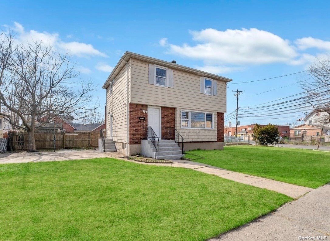 27 Grayston St, Westbury, NY 11590 - House Rental in Westbury, NY ...