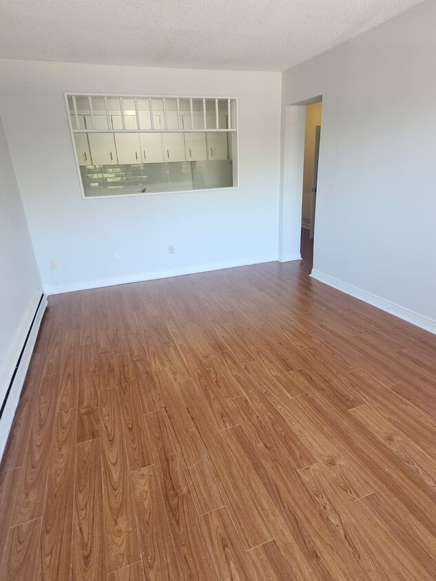 1017 Mohawk Rd E, Hamilton, ON L8T 2N8 Appartements - 1017 Mohawk Rd E ...