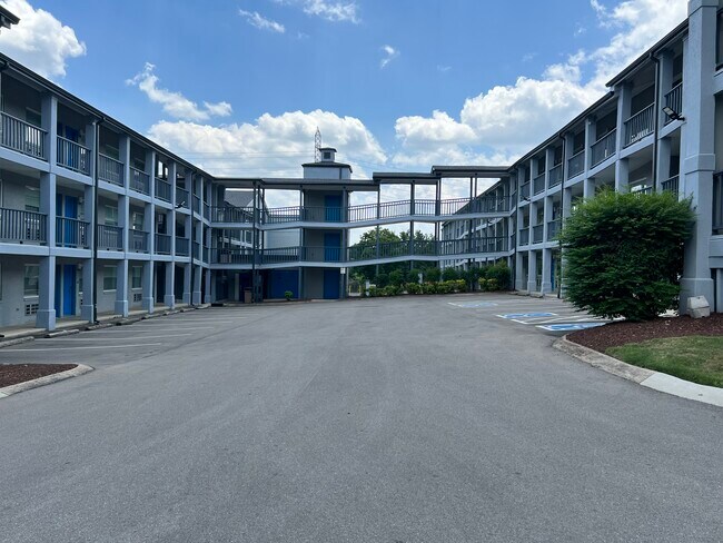 Atrium Flats - 2425 Atrium Way Nashville, TN - Apartments for Rent in ...