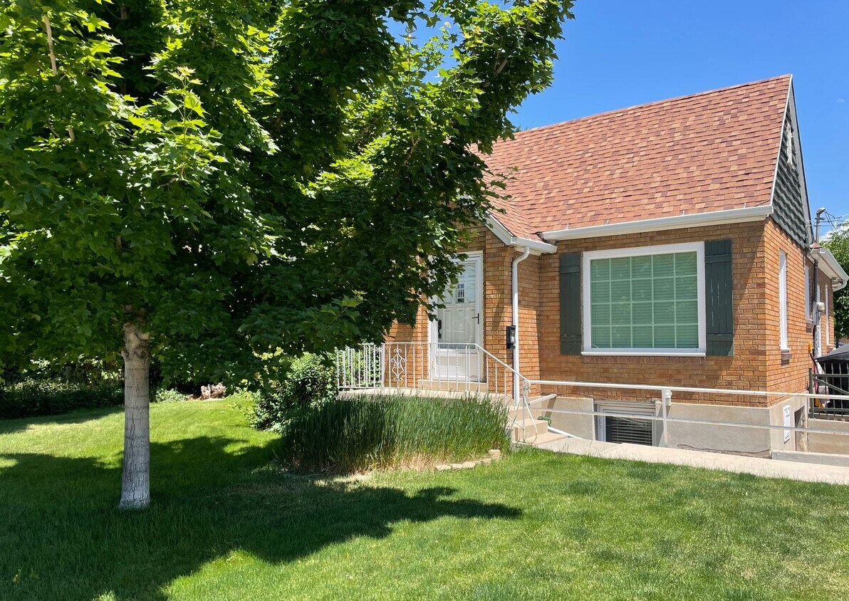 3671 S 2300 E Unit B, Salt Lake City, UT 84109 - Room for Rent in Salt ...