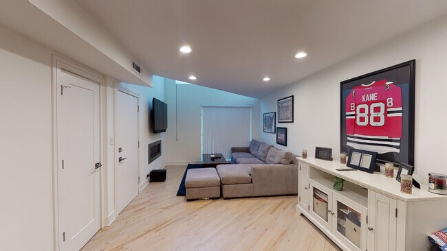 Grace and Sheffield Lofts Apartments - Chicago, IL | Apartments.com