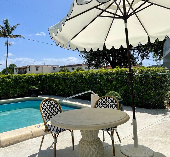 Del Rio Apartment Homes - 875 SW 4th Ct Boca Raton, FL | Apartments.com