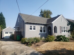 Edgemont Apartments for Rent with Hardwood Floors - Portland, OR ...