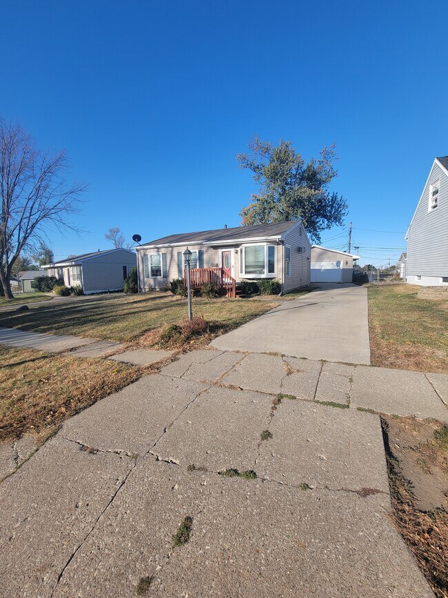 188 Day St NW, Cedar Rapids, IA 52405 - House Rental in Cedar Rapids ...