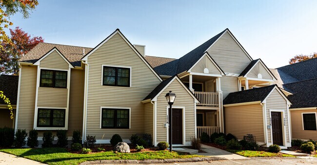 Briar Glen Village Houses for Rent with a Swimming Pool - Waltham, MA ...