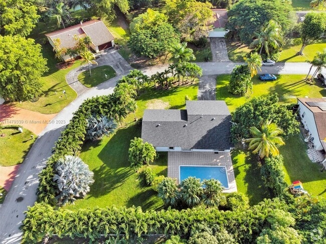 Pinewood Estates Apartments under $2,992 - Palmetto Bay, FL - 4 Rentals ...