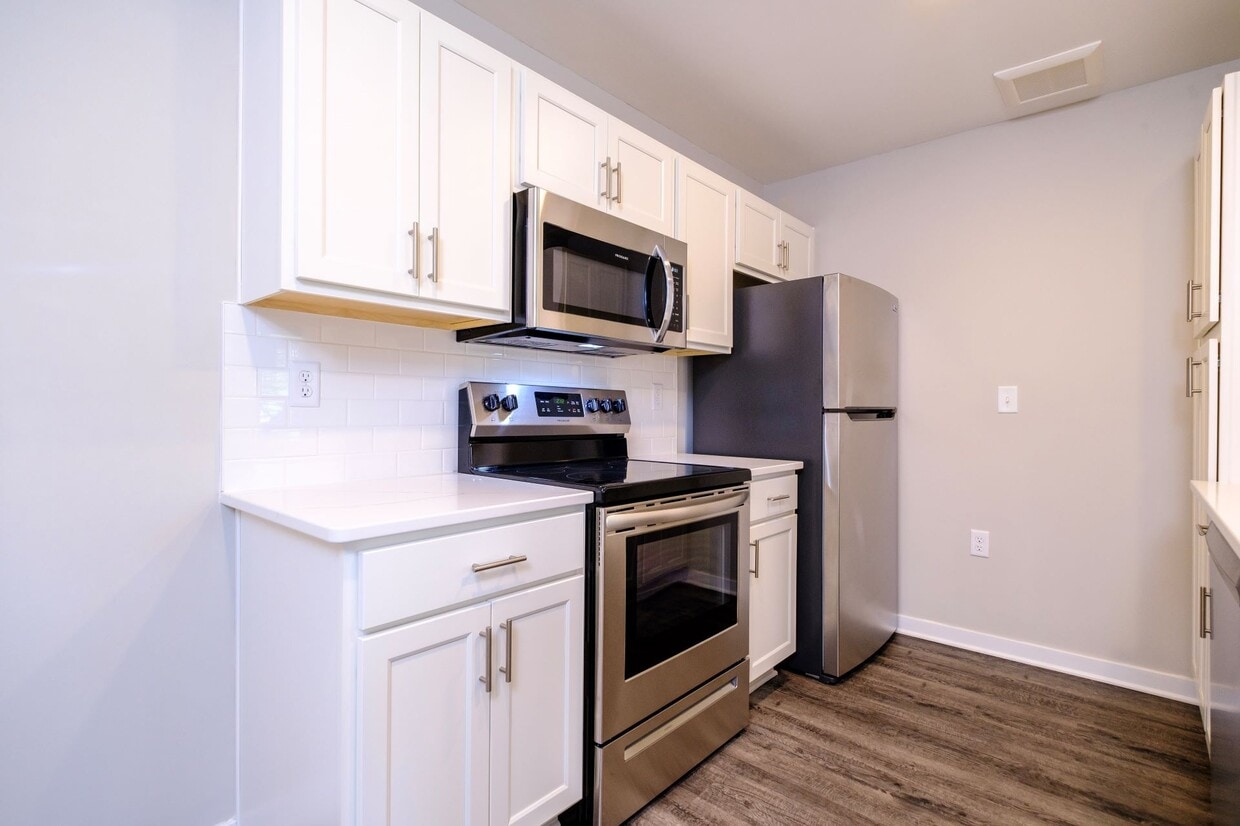 Saw Mill Village Apartments - 6900 Sawmill Village Dr Columbus, OH ...