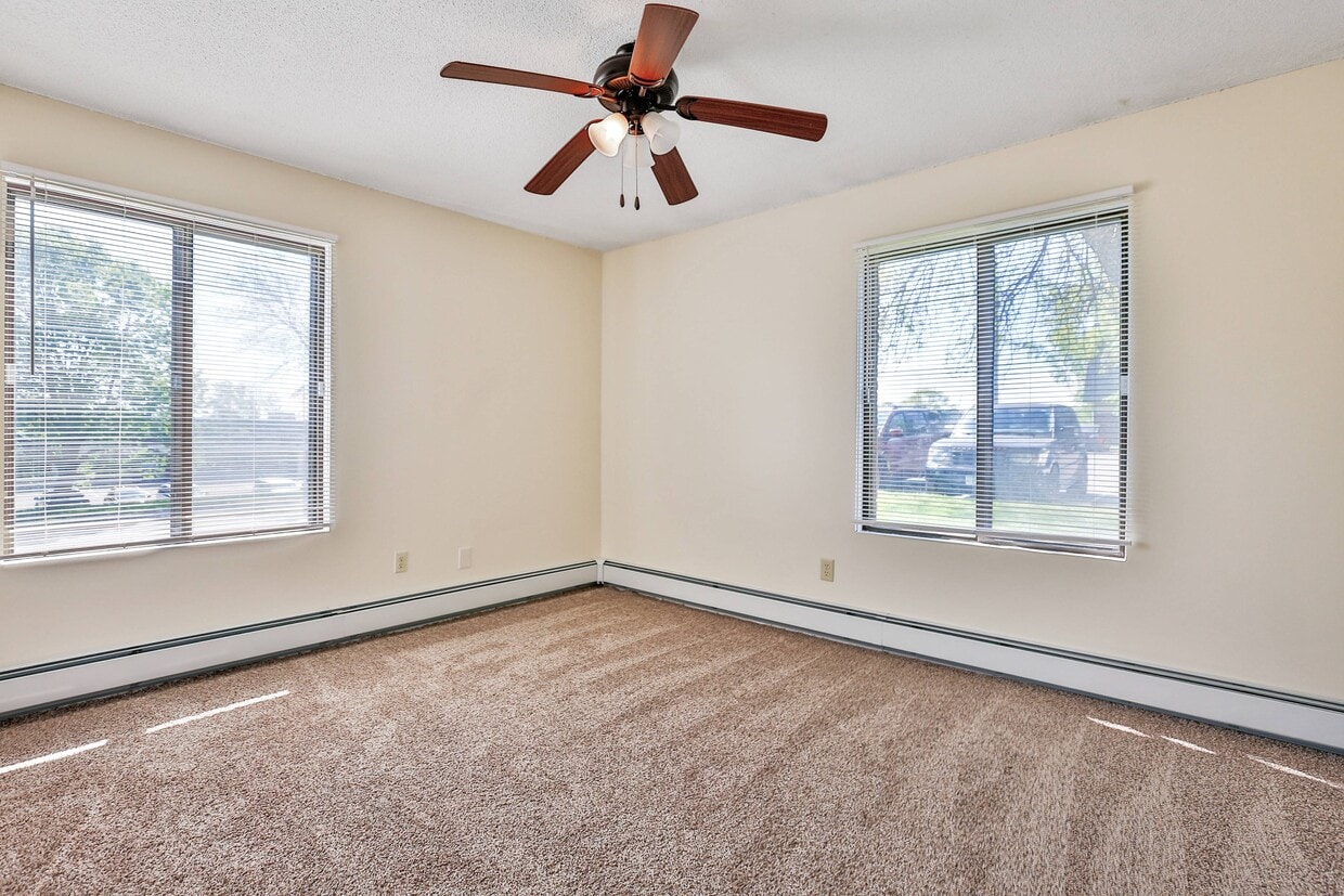 Eagle Pointe Apartments - 2044 Oakdale Ave West Saint Paul, MN 55118 ...