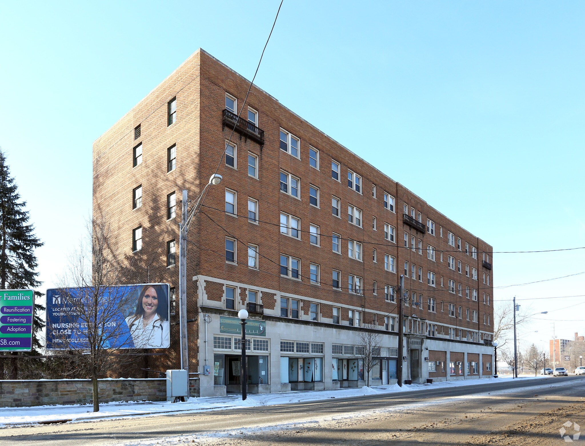 Reeves Apartments - 295 W Market St Warren, OH 44481 | Apartments.com