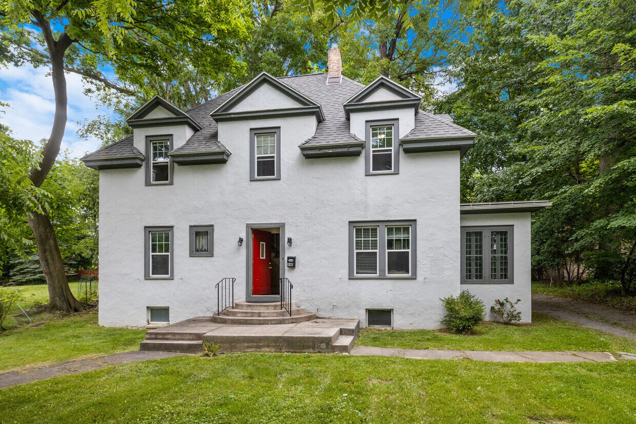 941 Comstock Ave, Syracuse, NY 13210 - House Rental in Syracuse, NY ...