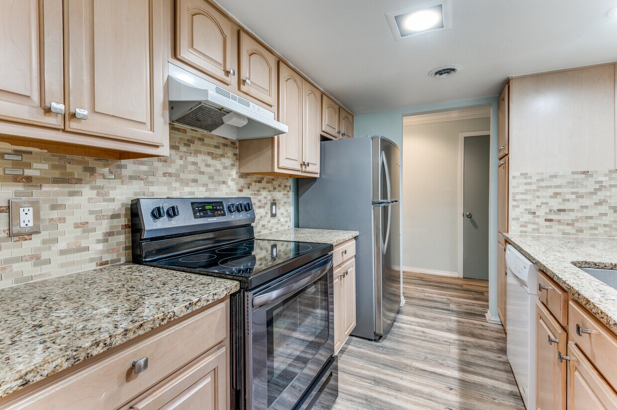 570 Avenue J Ave Unit B, Grand Prairie, TX 75050 - Condo for Rent in ...