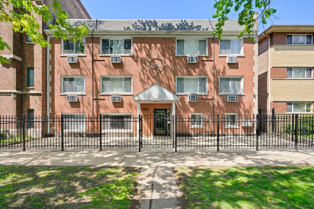 7006 S Cregier Ave, Chicago, IL 60649 - House Rental in Chicago, IL ...