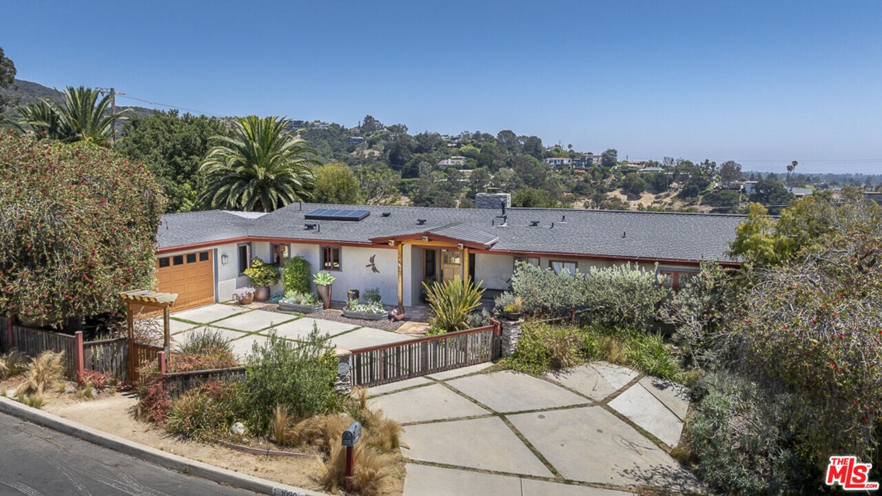 1090 El Medio Ave, Los Angeles, CA 90272 - House Rental in Los Angeles ...