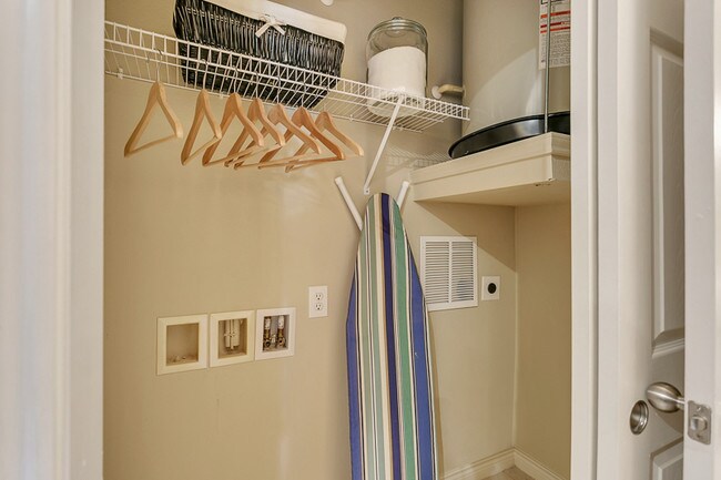 Prairie Crossing Apartments - Farmers Branch, TX | Apartments.com