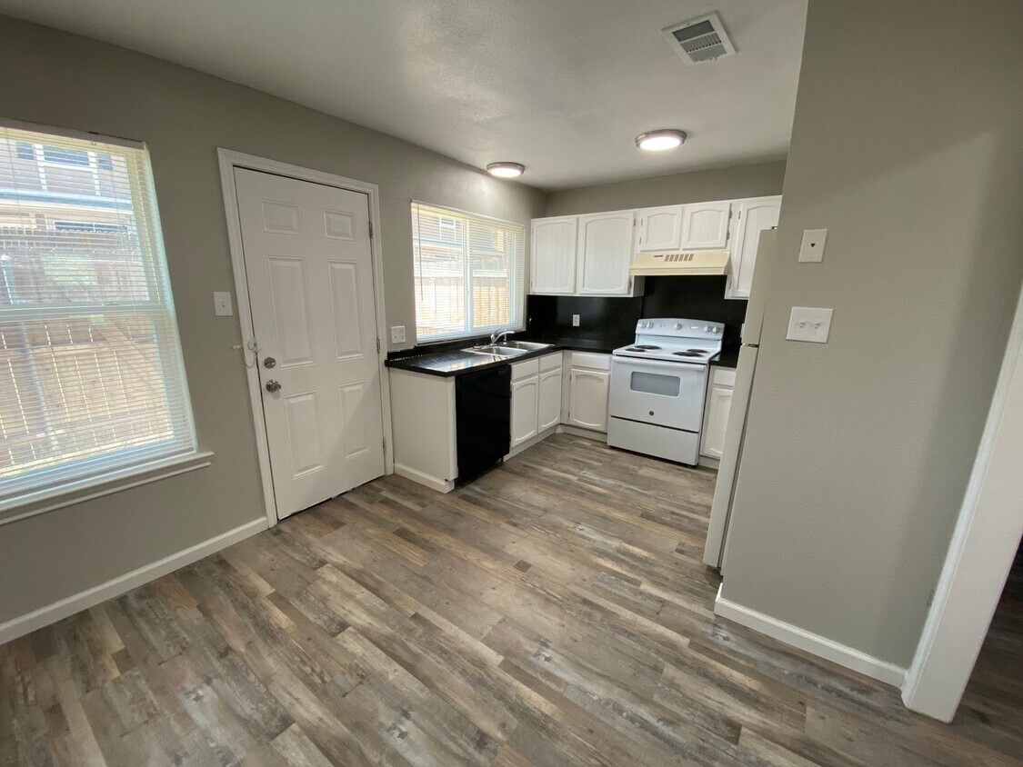 1610 Sun Valley Dr Unit 1610 B SUN VALLEY DR, Cleburne, TX 76033 - Room ...