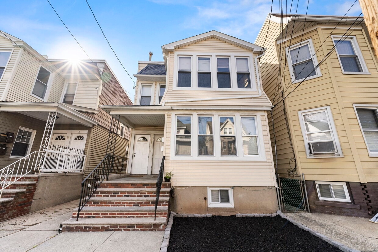 223 Devon St Unit 2, Kearny, NJ 07032 - 223 Devon St Kearny, NJ 07032 | Apartments.com