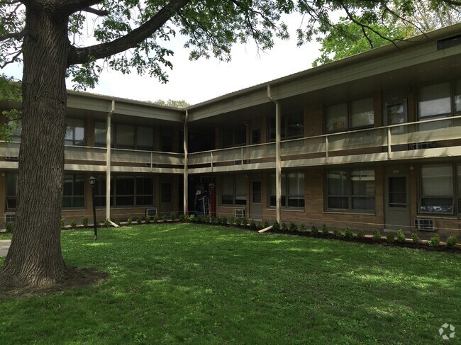 Apartments for Rent with Hardwood Floors in Strawn IL - Updated Today ...