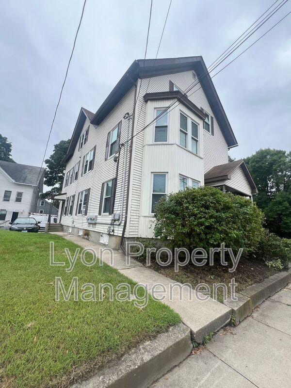 360 S Main St Unit 3R, Woonsocket, RI 02895 - Condo for Rent in ...