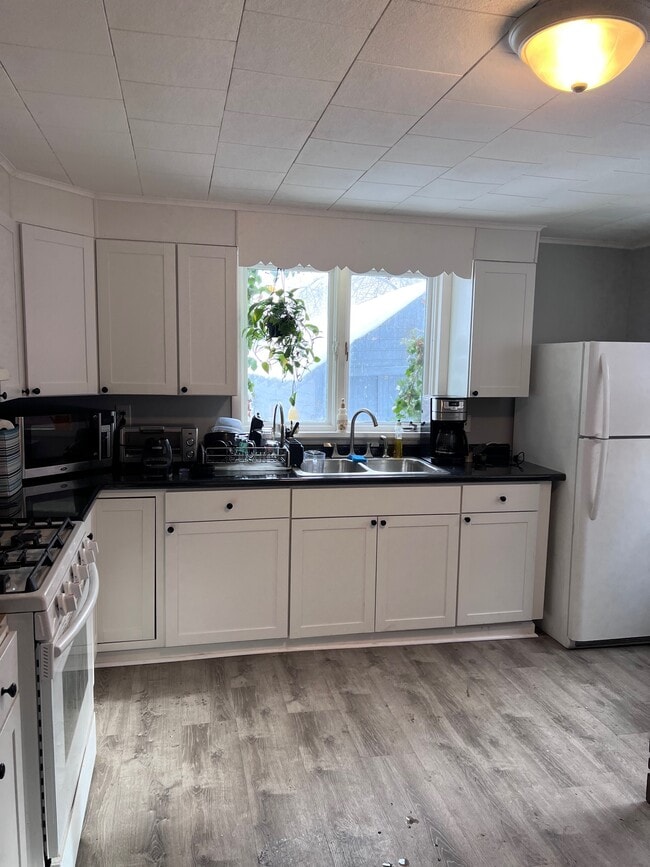 133 W Van Buren St, Oswego, NY 13126 - House Rental in Oswego, NY ...