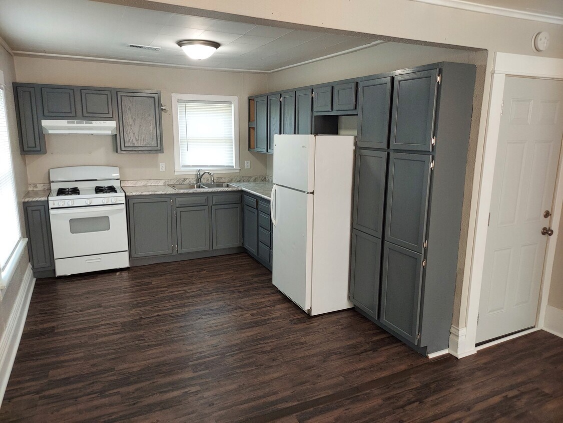 1729 2nd St, Nevada, IA 50201 - Townhome Rentals in Nevada IA ...