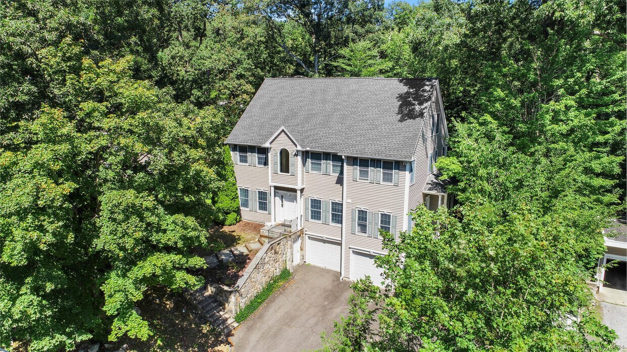 49 River St