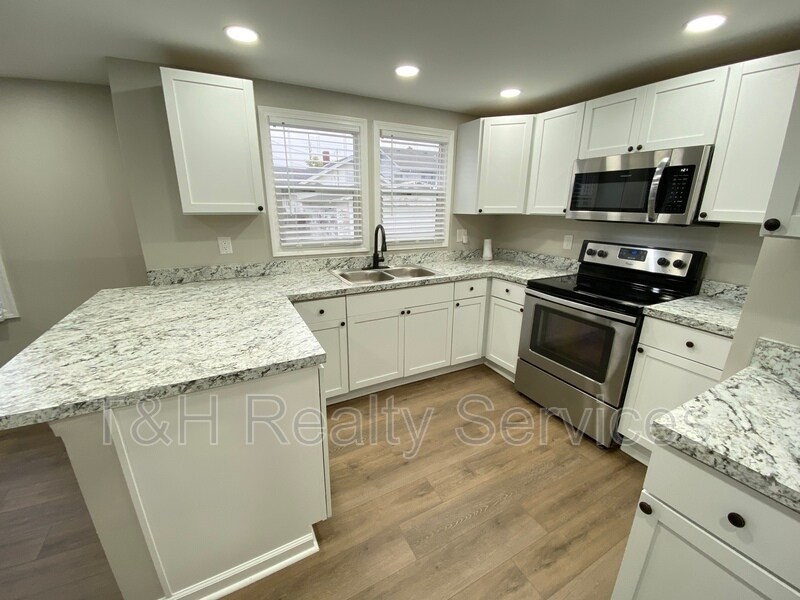 2916 Noble St Unit 1, Anderson, IN 46016 - Condo for Rent in Anderson ...