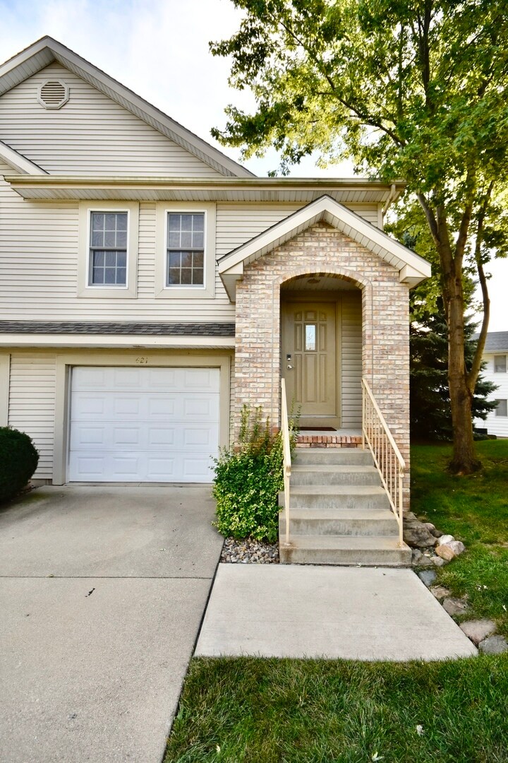 421 Park Creek Ct, Normal, IL 61761 - Condo for Rent in Normal, IL ...