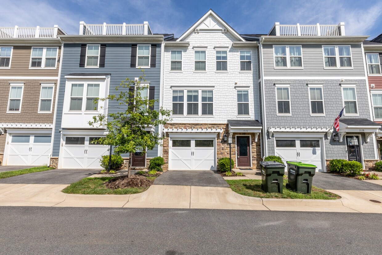 2176 Avinity Loop, Charlottesville, VA 22902 - Townhome Rentals in ...