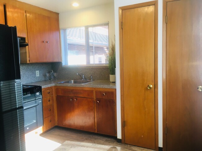 Brick & Mortar Apartments Apartments - 520-524 NE 112th St Seattle, WA ...