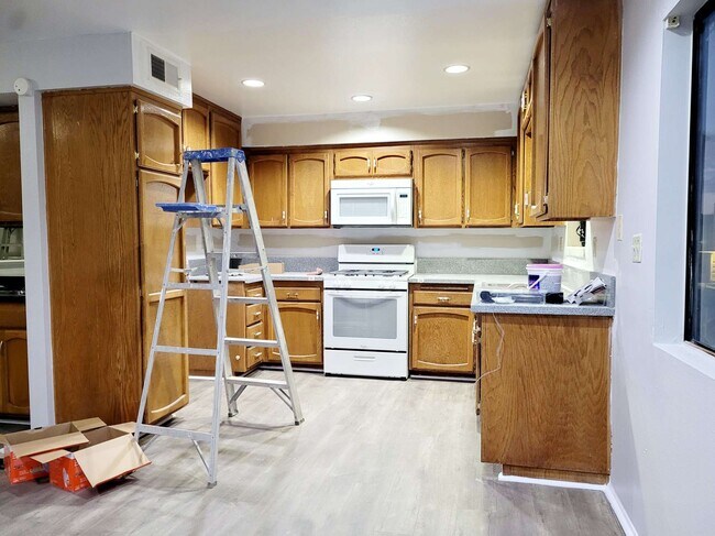 15106 Nordhoff St, North Hills, CA 91343 - Townhome Rentals in North ...