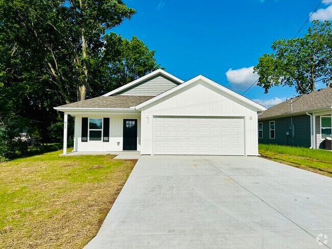 Apartments for Rent with Garages in Purcell, MO