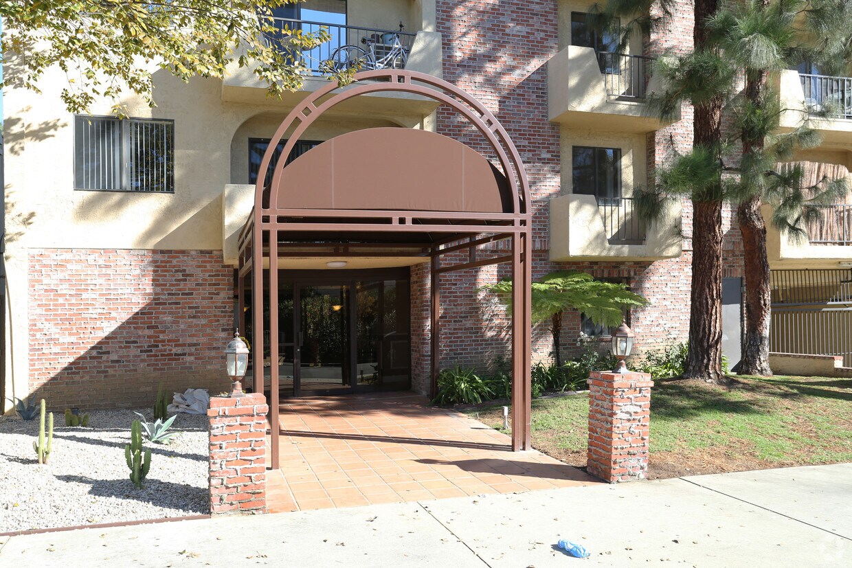 Hughes Towers Apartments - Los Angeles, CA | Apartments.com