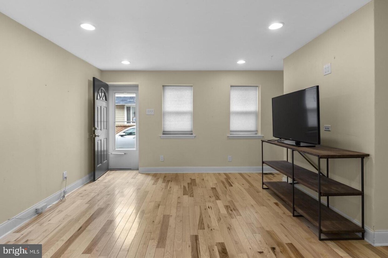 1326 E Hewson St, Philadelphia, PA 19125 - Townhome Rentals in ...