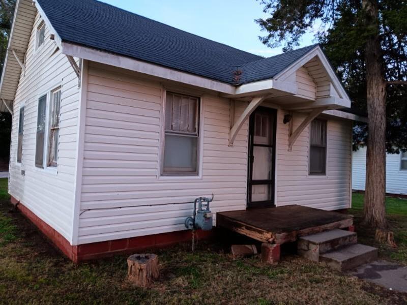 110 E 1st St, Haven, KS 67543 - House Rental in Haven, KS | Apartments.com