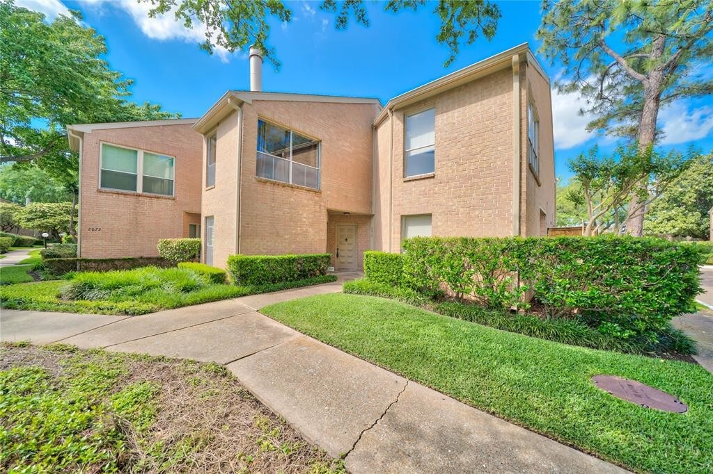 2070 Augusta Dr, Houston, TX 77057 - Townhome Rentals in Houston TX ...