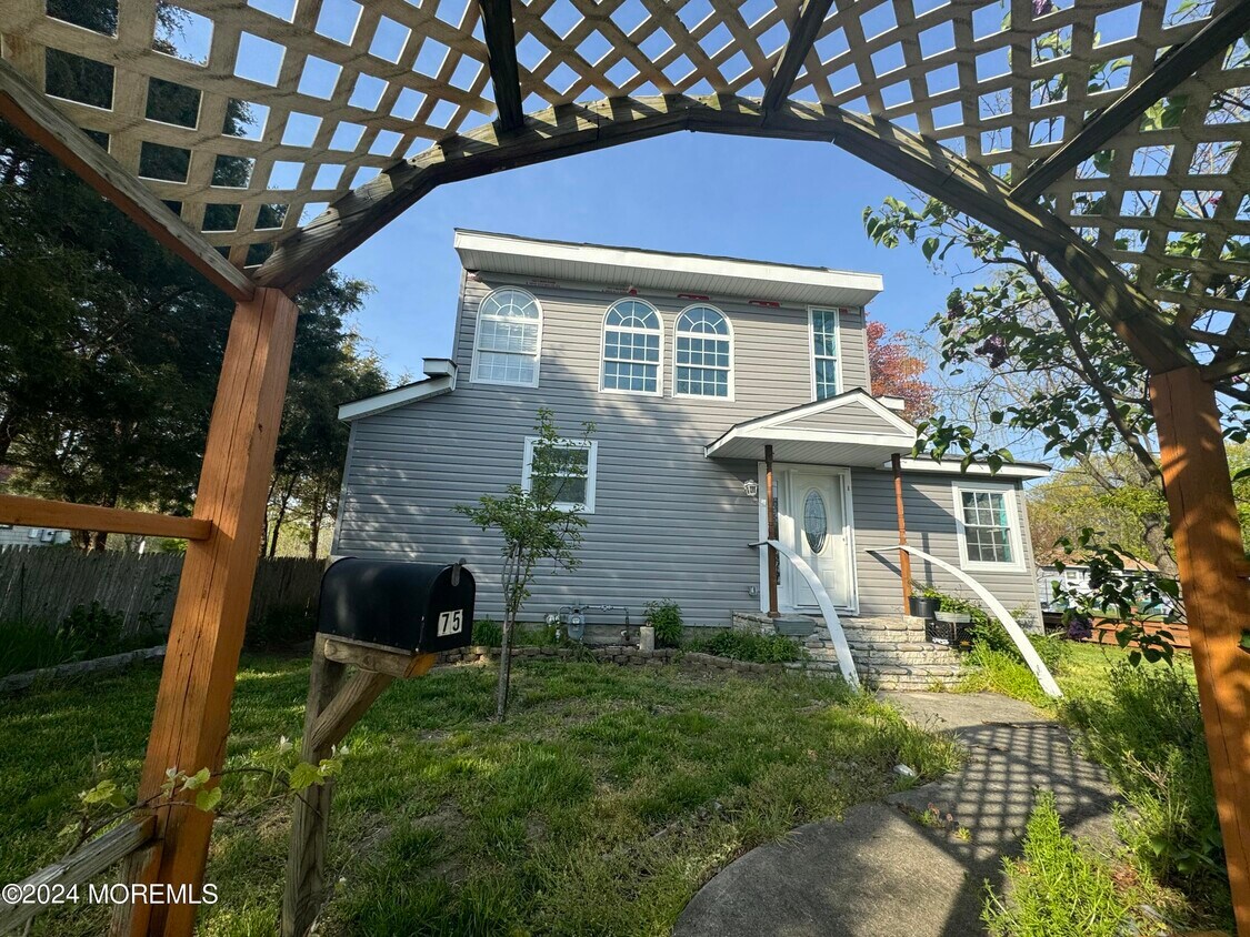 15 Twilight Ave, Keansburg, NJ 07734 - House Rental in Keansburg, NJ ...