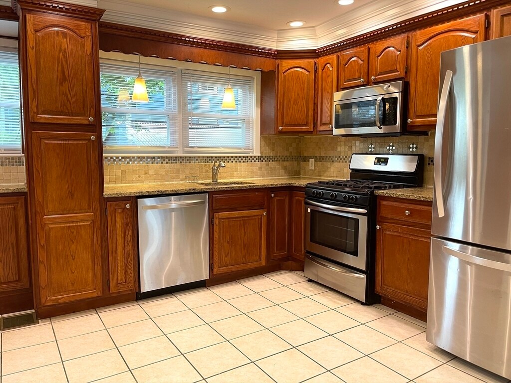 18 Bowen St Unit 1, Newton, MA 02459 - 18 Bowen St Newton, MA 02459 ...