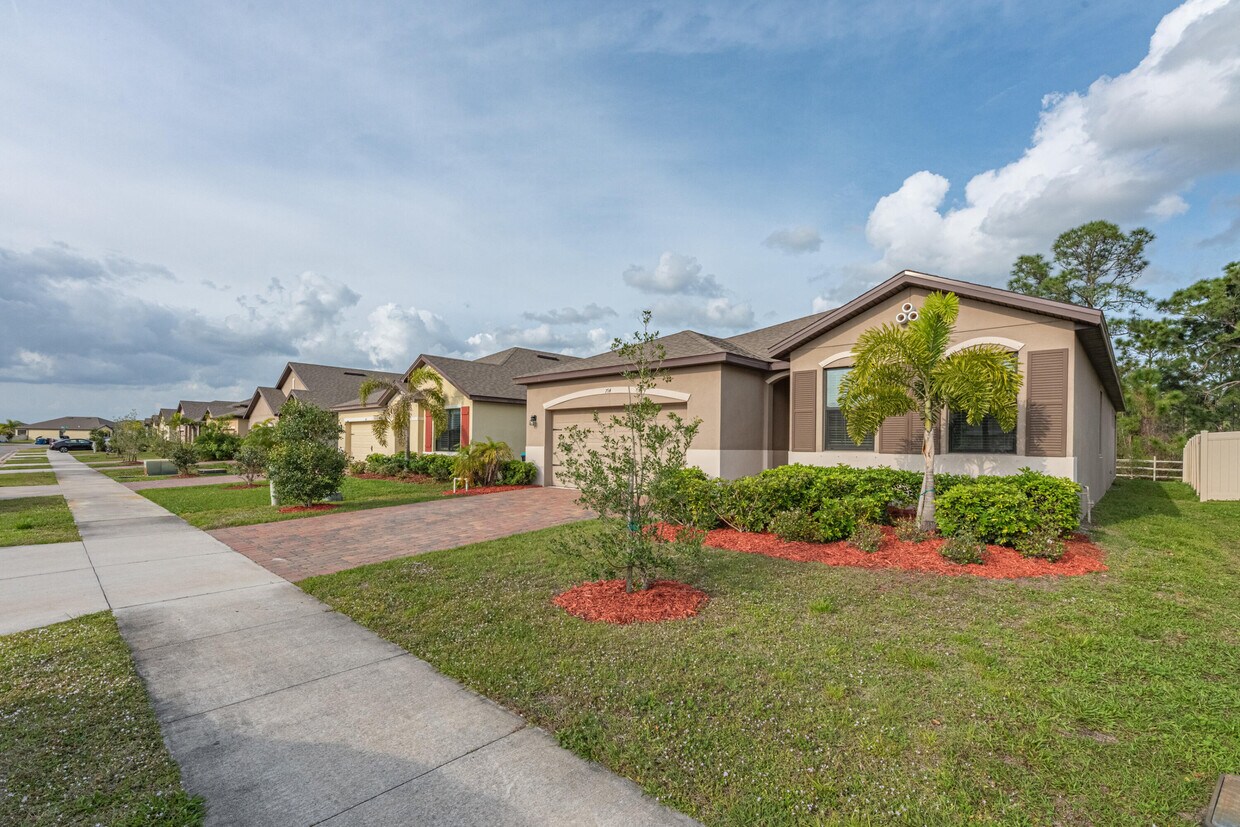 714 Old Country E Rd, GRANT VLKRIA, FL 32909 - House Rental in GRANT ...