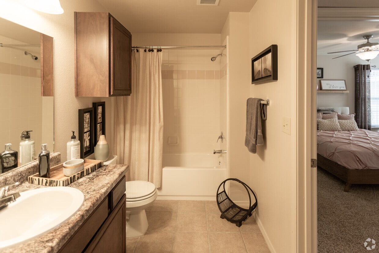 Fountain Lake - 14025 N Eastern Ave Edmond, OK 73013 | Apartments.com