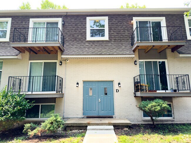 Blue Springs Manor South Apartments for Rent with Hardwood Floors ...