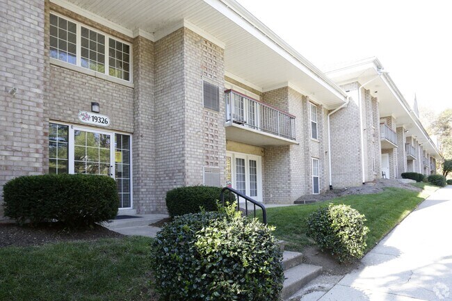 The Reserve at Potomac Crest Apartments for Rent with Hardwood Floors ...