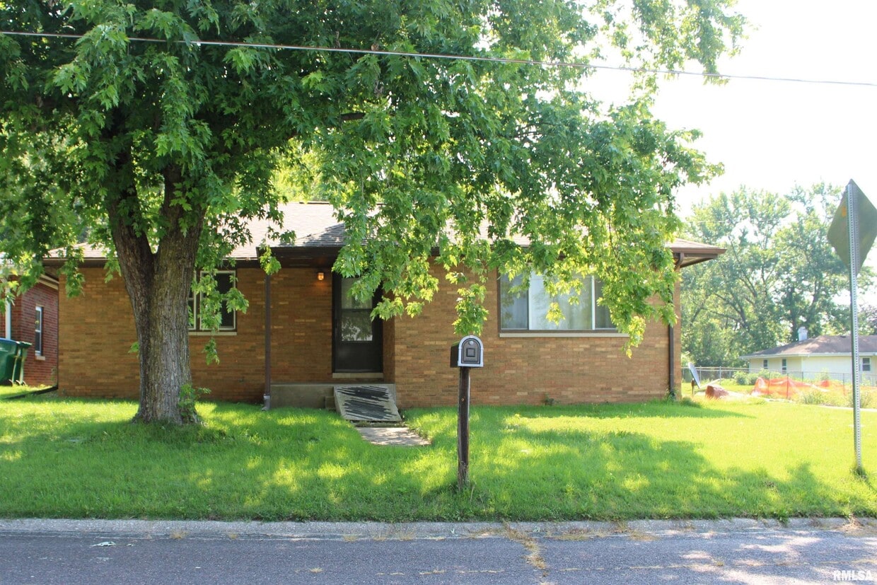 200 Jay St, East Peoria, IL 61611 - House Rental in East Peoria, IL ...