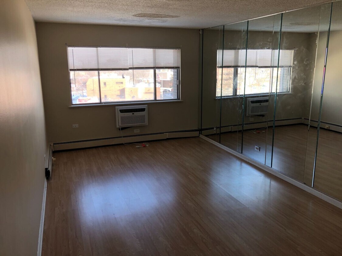 7650 W Altgeld St, Elmwood Park, IL 60707 - House Rental in Elmwood ...