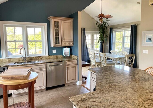 25 Sand Sprite Dr, South Kingstown, RI 02879 - House Rental in South ...