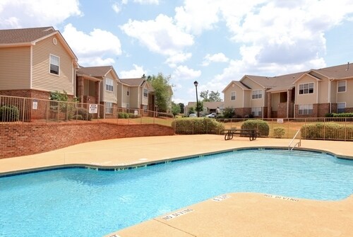 Robins Landing Apartments for Rent with Hardwood Floors - Warner Robins ...