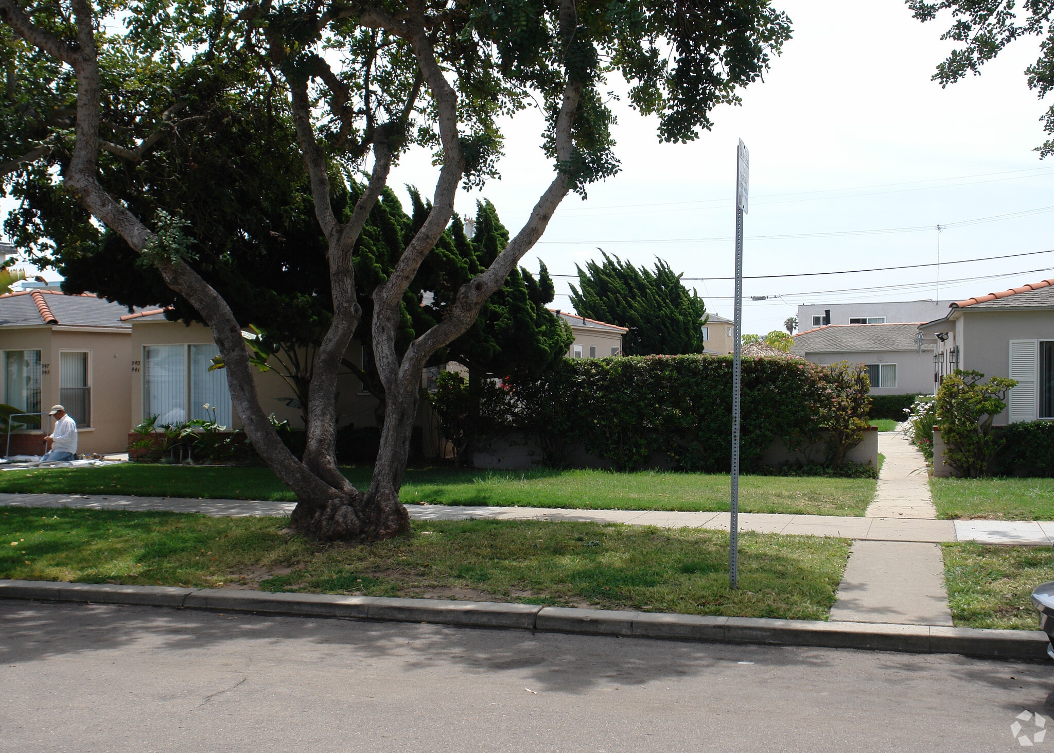 Ocean Breeze Apartments - 941-947 Missouri St San Diego, CA 92109 ...