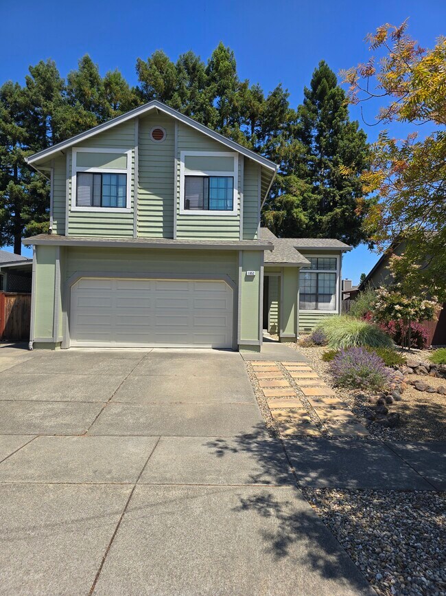 Westwood Village Apartments for Rent with a Yard - Santa Rosa, CA ...