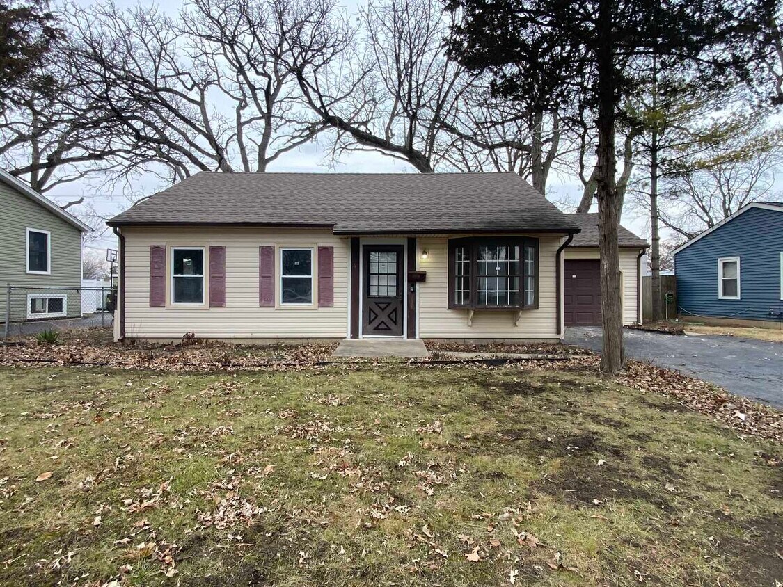 4 E Pine St, Streamwood, IL 60107 - House Rental in Streamwood, IL ...